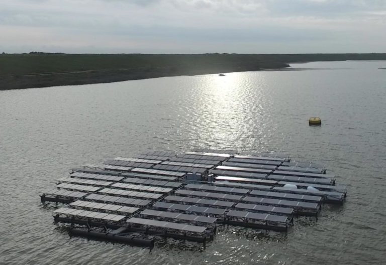 This floating solar farm will spend its days chasing the sun - create ...