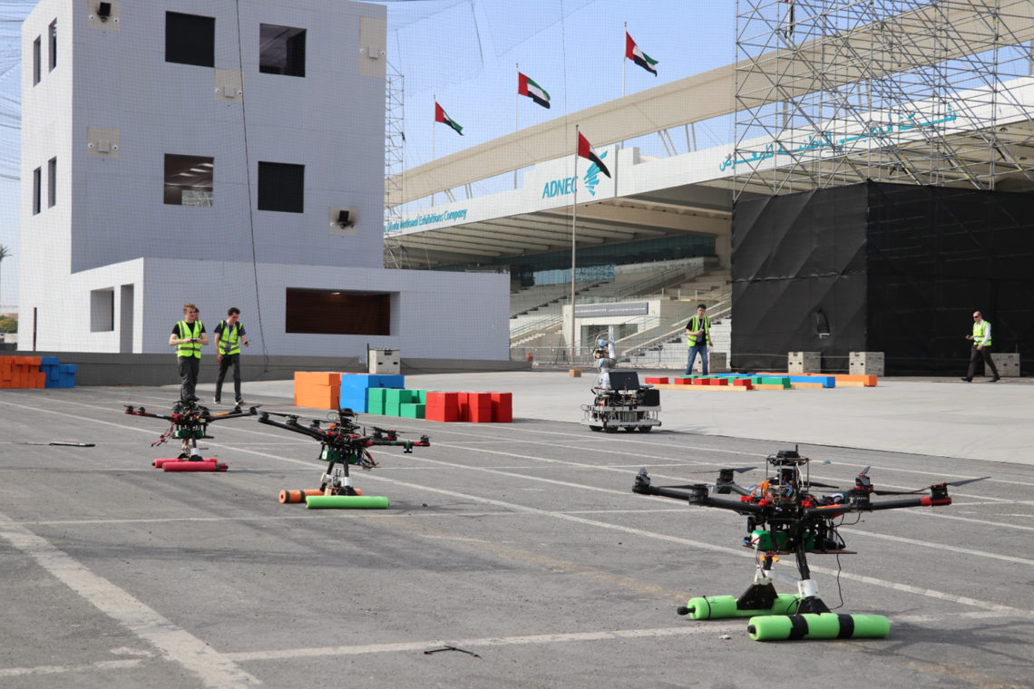 UNSW undergrad team flies the Australian flag at the International ...