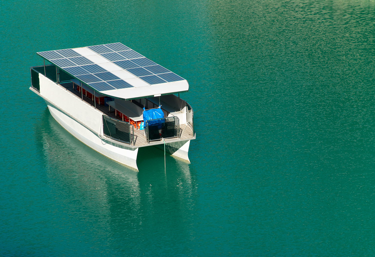 Electric boats can generate energy for the grid on remote islands ...