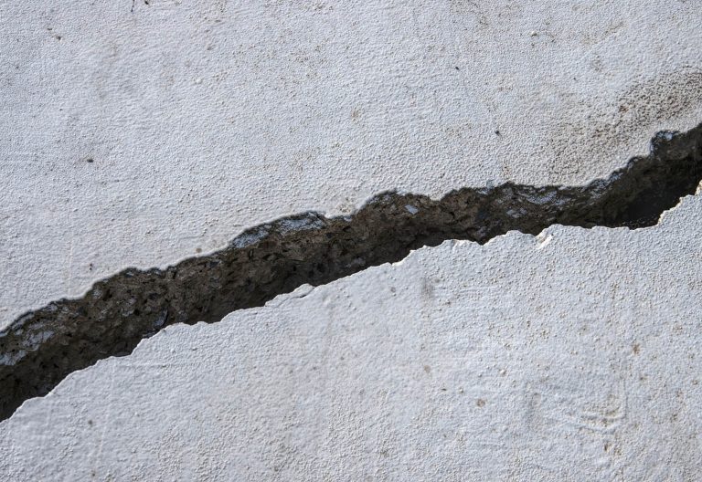 Detecting cracks in concrete using AI - create digital