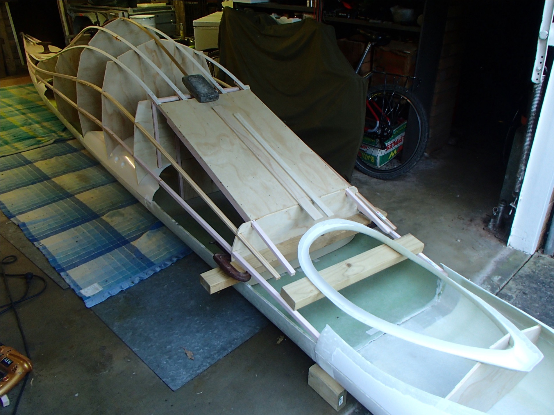 Engineer crosses the Tasman in his self-built kayak - create digital