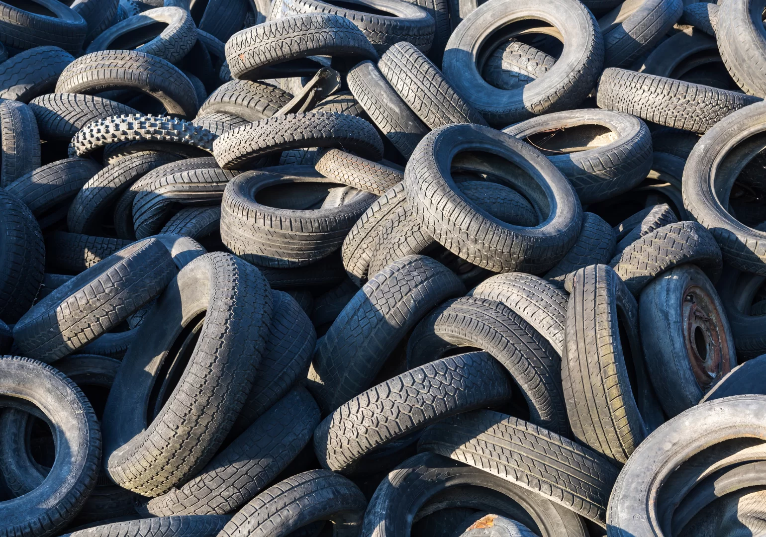 This novel technique creates sulfur-free oil from tyre waste - create ...